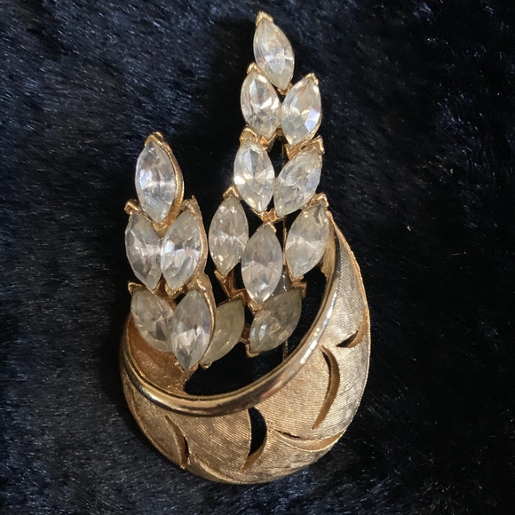 Jewelry | Vintage 196s Stunning Elegant Rhinestone Floral Pin | Poshmark